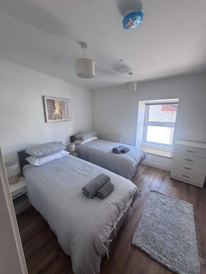 4 Bedroom 5 Bathroom Central Builth Townhouse - Llandrindod Wells