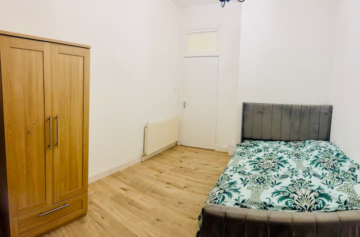 Double Room Near Glasgow Airport - Paisley