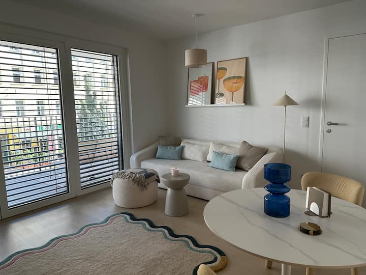 Schöne 2-zi.-wohnung Mit Balkon Im 5. Bezirk - Wien