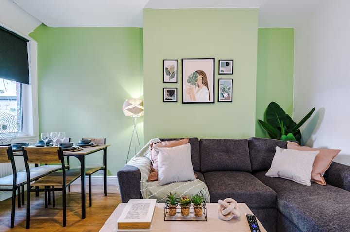 Perfect For Contractors | Free Parking & 5g Wi-fi - Salford