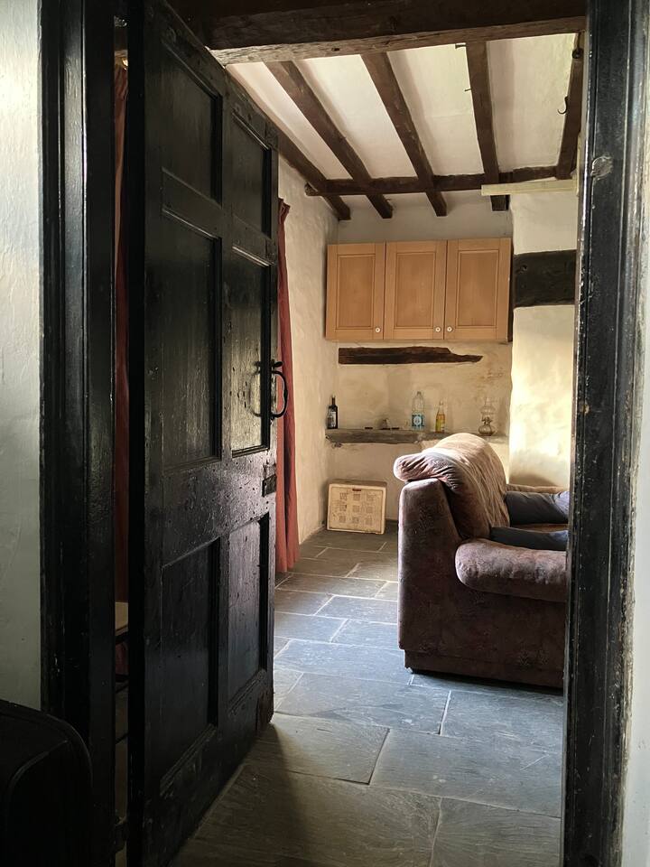Hafod Berwyn, Off-grid Solar-powered Old Farmhouse - Llangollen