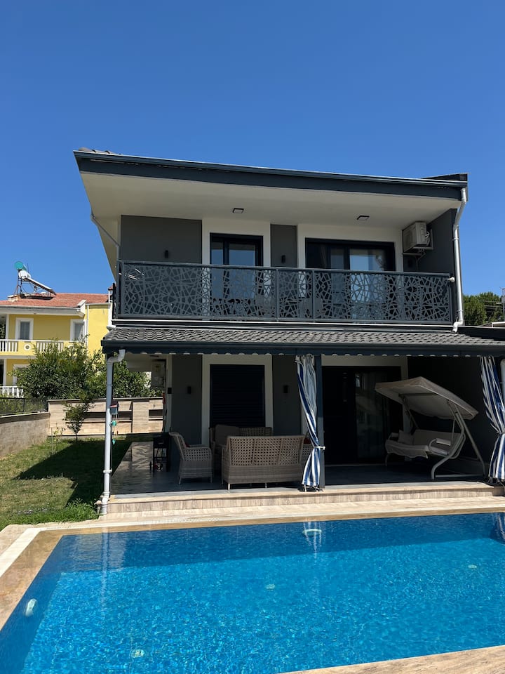 ÖZel Havuzlu Lüks Tatil Villası - Davutlar