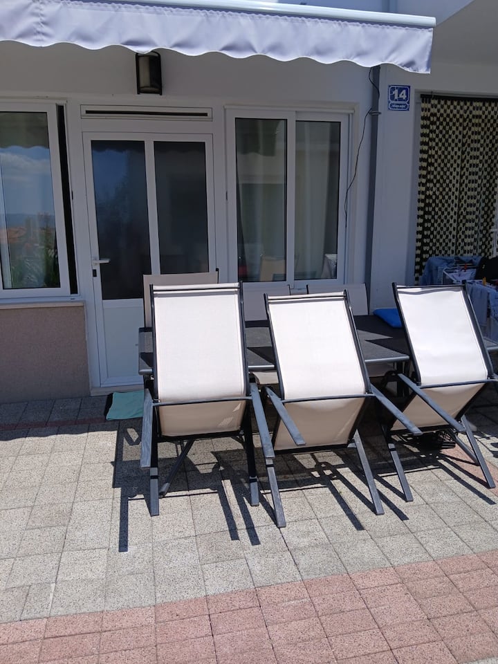 Big Mama Familija Apartman - Baška Voda