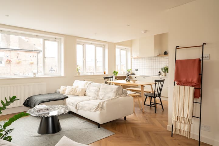 Bright & Spacious Flat By Castle Rd - Portsmouth