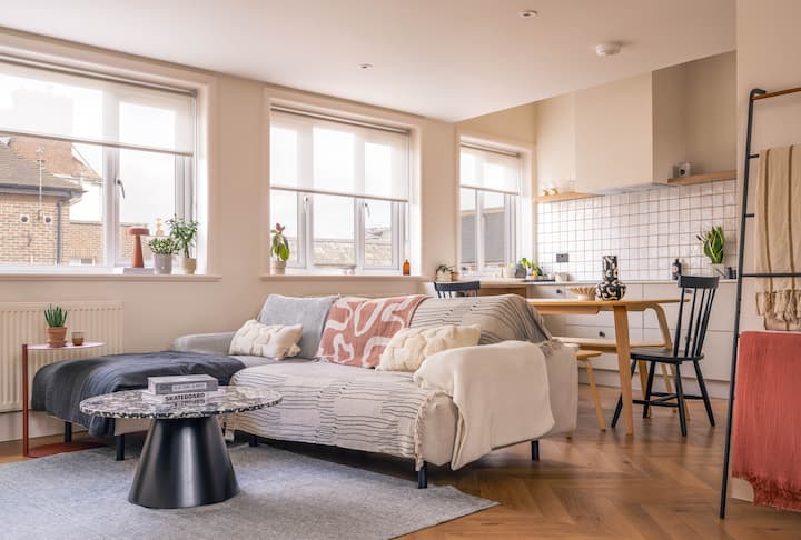 Bright & Spacious Flat By Castle Rd - Gosport