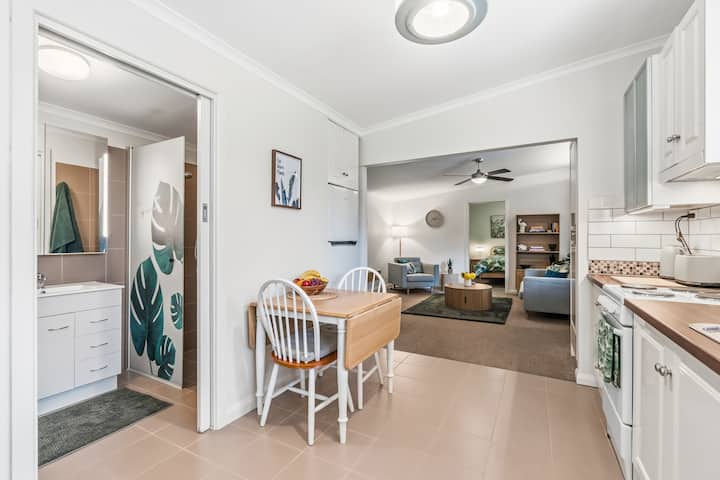 Steps To Sea, Moments To City - Adelaide