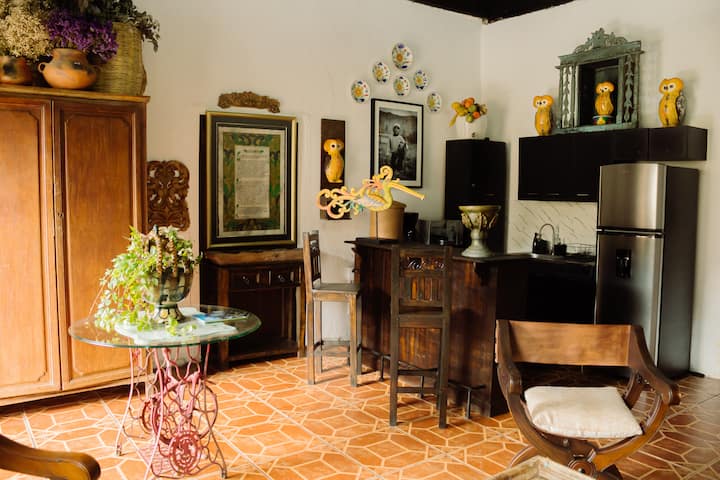 Kasa Piccola, 3 Blocks From Central Park - Antigua Guatemala