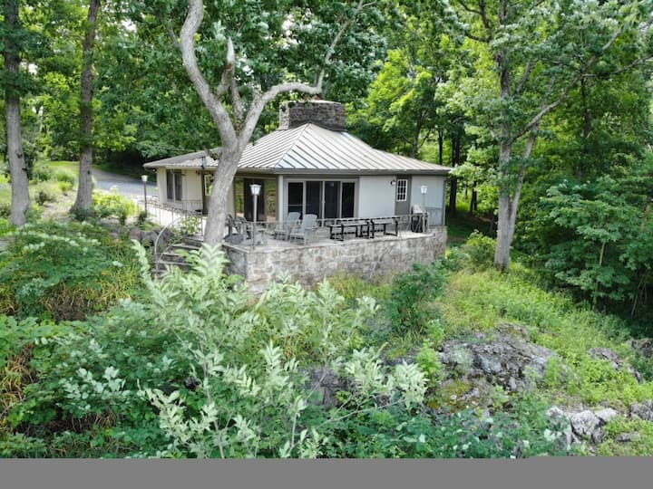 Shenandoah River View Retreat *Riverfront* - Front Royal, VA