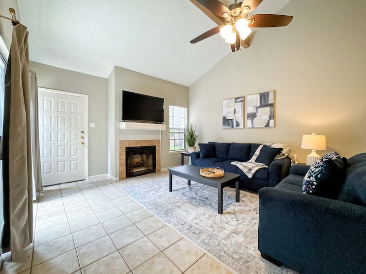 Texas Haven Townhome - League City, TX
