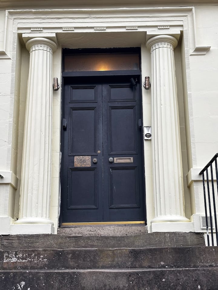 2 Bedroom Maisonette Apartment - Falkirk