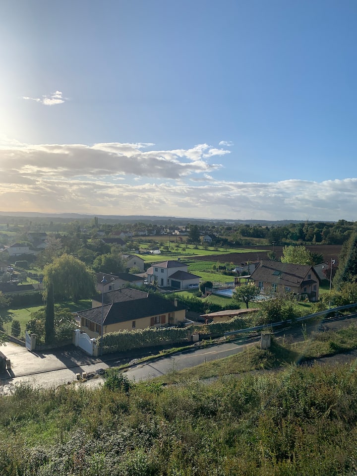 Gîte Sur Un Hauteur Avec Vue Dégagée - La Verpillière