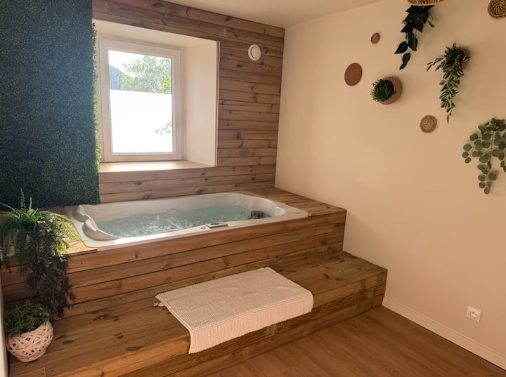 Le Logis Spa De Tali - Cantal
