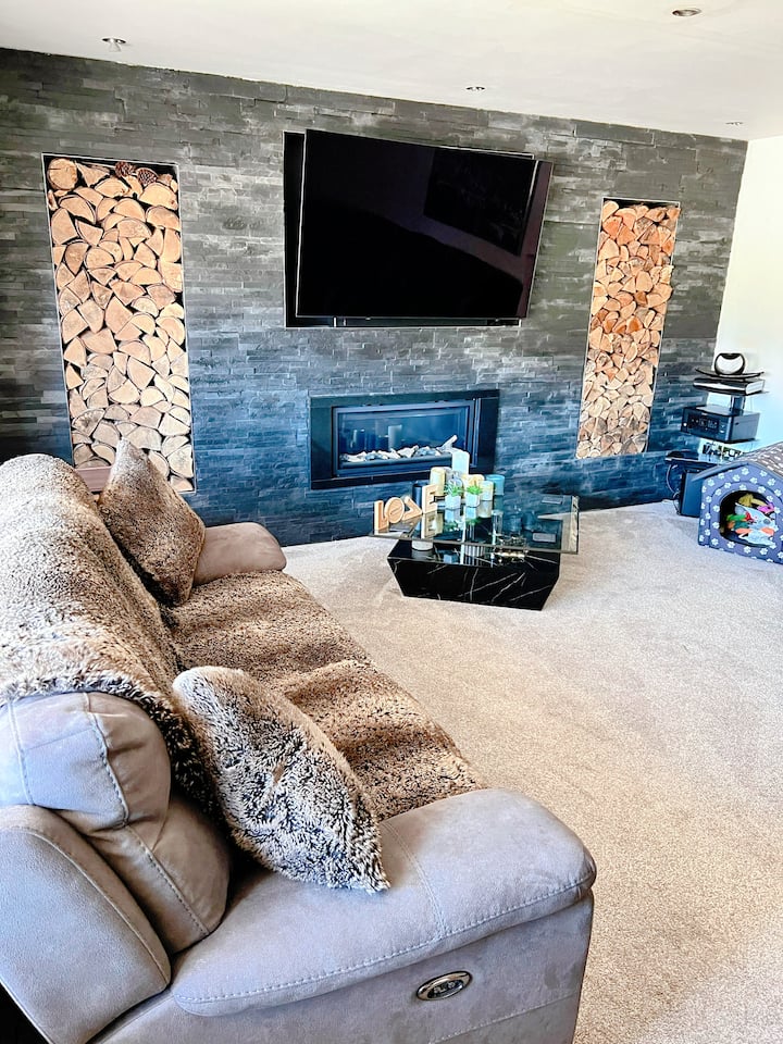 Dainty Home Stay | 14 Guests | Pets - West Midlands