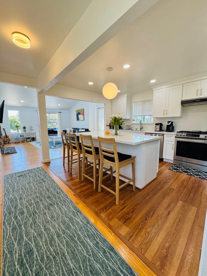 Modern & Spacious | Bright & Centrally Located - Berkeley, CA