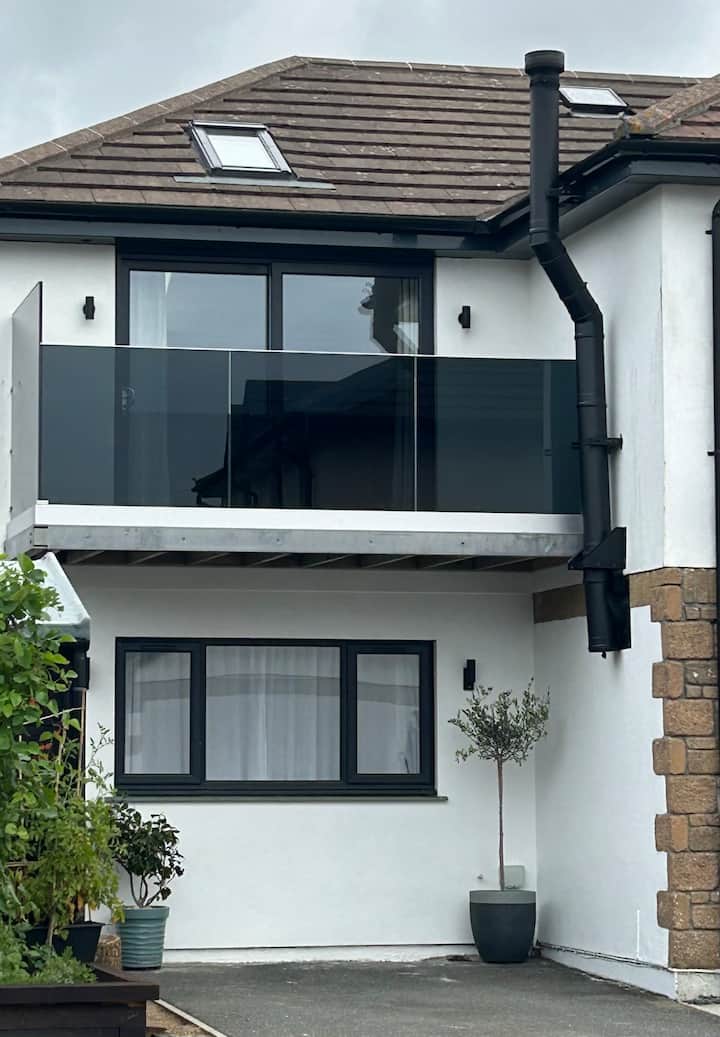 Modern 1 Bed Annexe With Balcony - Helston