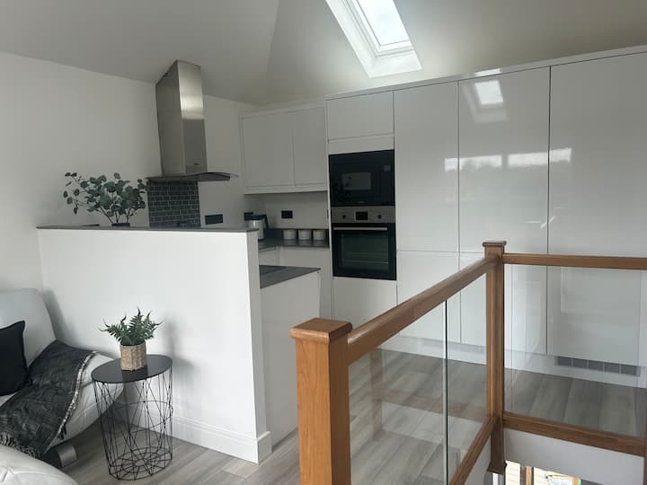 Modern 1 Bed Annexe With Balcony - Helston