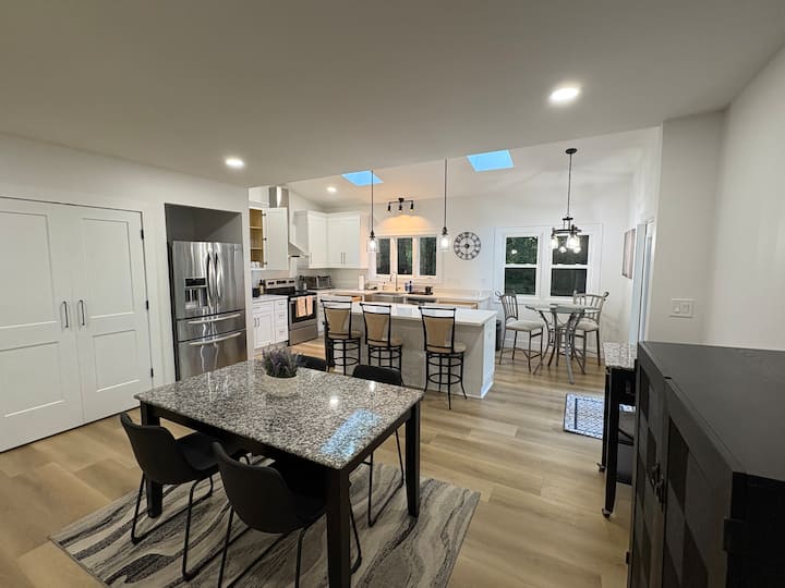 Decatur's Southern Charm - Scottdale, GA