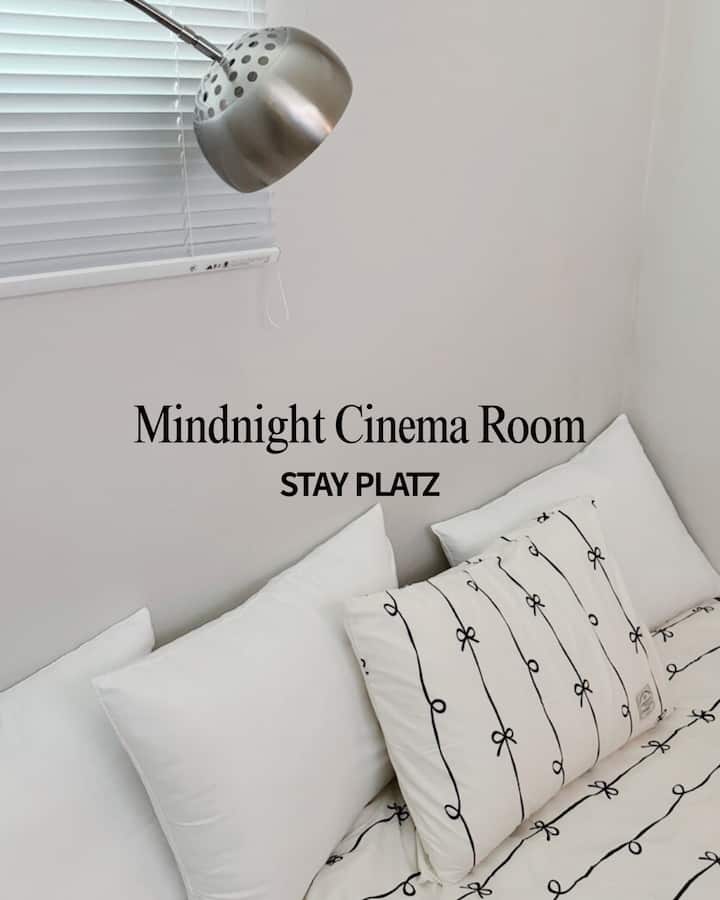 201) 개인욕실/공항버스 5분/무료짐보관/더현대/올리브영 / 홍대·명동·이태원 20분 - Seoul