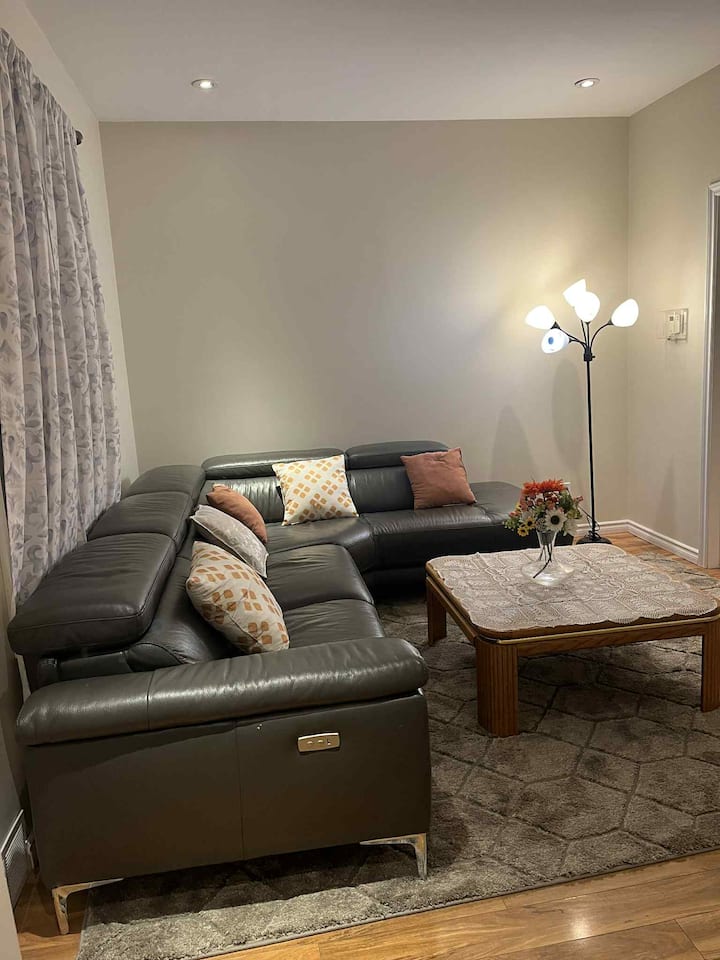 Bright Clean Close To University - Brandon University