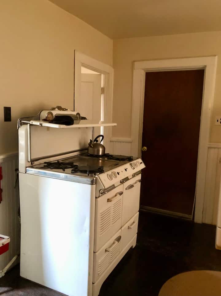 Historic Uptown In-town Cabby - Butte, MT