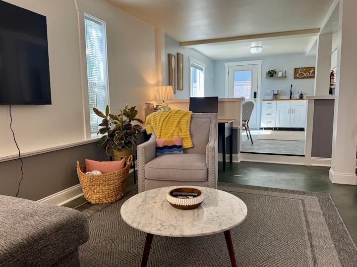 Loyal Sunset Suite: Spacious Apt In North Ballard - Shoreline, WA