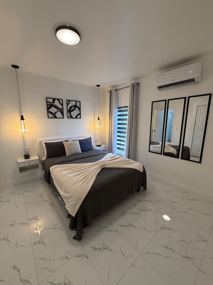 Palm & Peace Suite - Wesley Chapel, FL