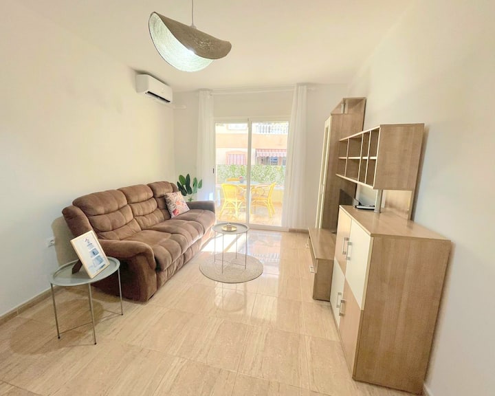 Apartment With 2 Bedrooms, Ac, And Balcony - Torrevieja