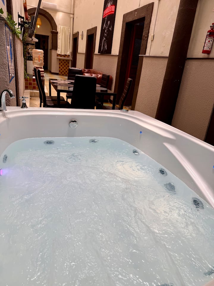 Casa Grande Familiar Con Jacuzzi En Zona Centro - León