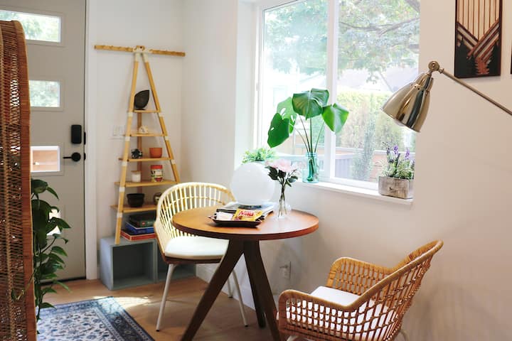 Modern, Bright & Private Unit | Central Location! - Seattle, WA