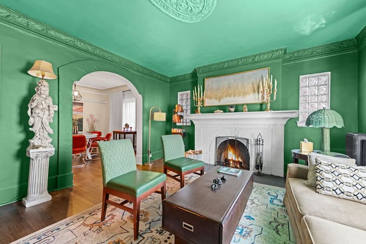 Historic Artistic Tudor Retreat - Detroit, MI