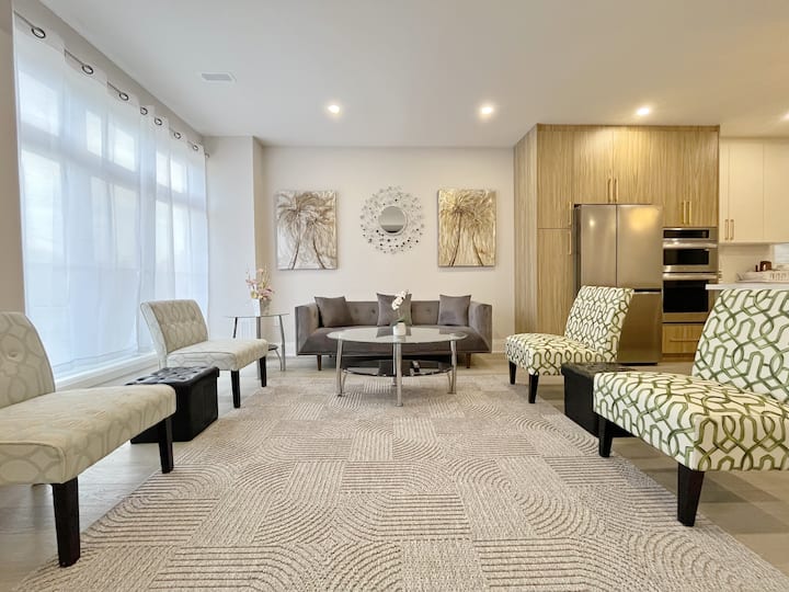 Luxury Spacious 4 Bedroom House - マーカム
