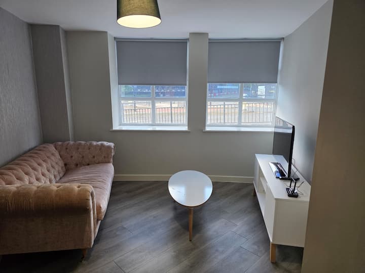 3 Bed, 2 Bathroom Large Apartment - Leeds