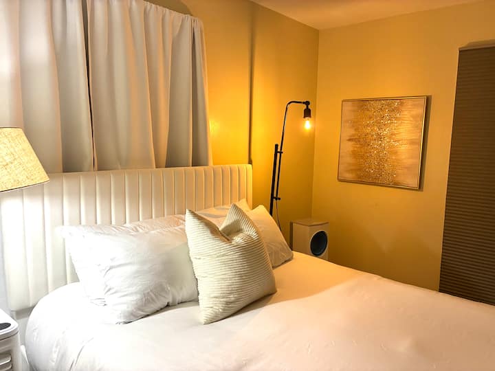 Private Entrance Room + Office - Charlotte, NC
