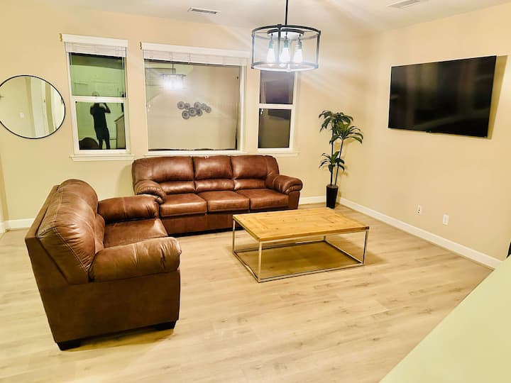 Sunny Retreat/2 Kitchens/ 2 Laundries/90 - Reno, NV