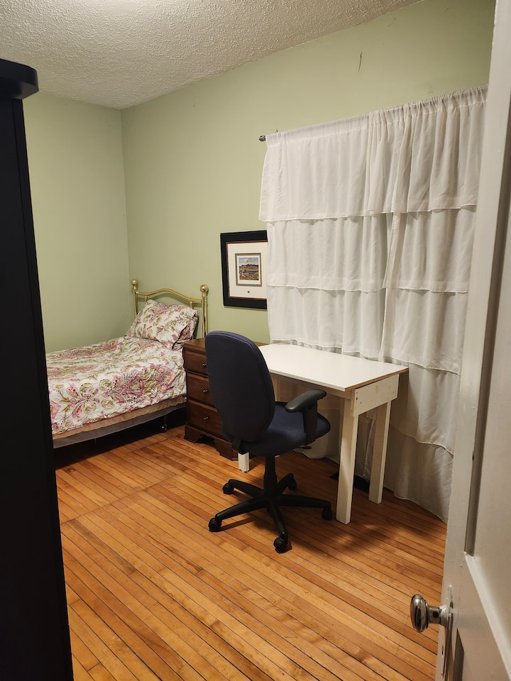 Chambre Ds 6 Pièces, Lit Simple, L.t., Calme - Sherbrooke
