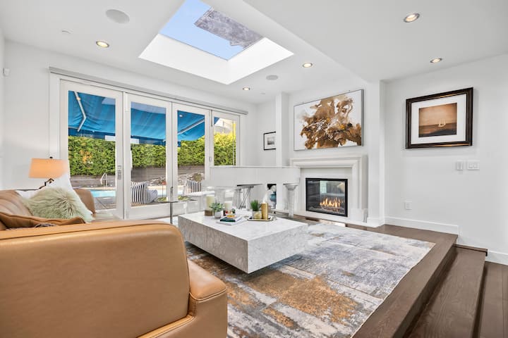 "New" Luxury Home | Ocean Views, Pool & Theater - Grouse Mountain