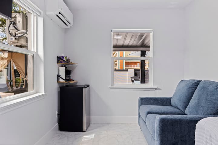 Las Olas Of Treasure Island No. 11 - Treasure Island, FL