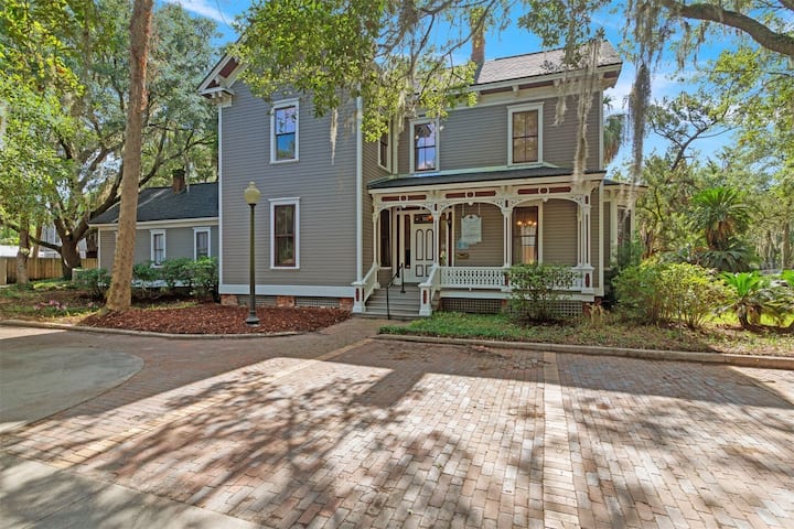 Duck Pond Apartment From 1882 - Gainesville, FL