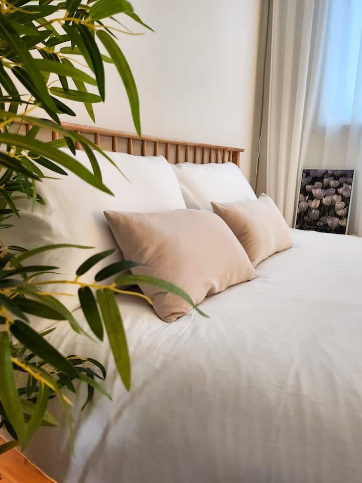 신논현역/논현역 도보5분/3룸/4베드/92m2/강남/성형/명동/코엑스/공항버스/무료짐보관 - Seoul