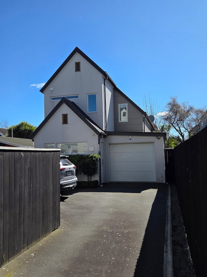 Spacious 3br House, – Central, Off St Parking, - 