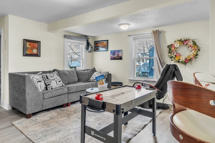 Entire Priv Apartment, Free Parking, Near Yale - New Haven, CT
