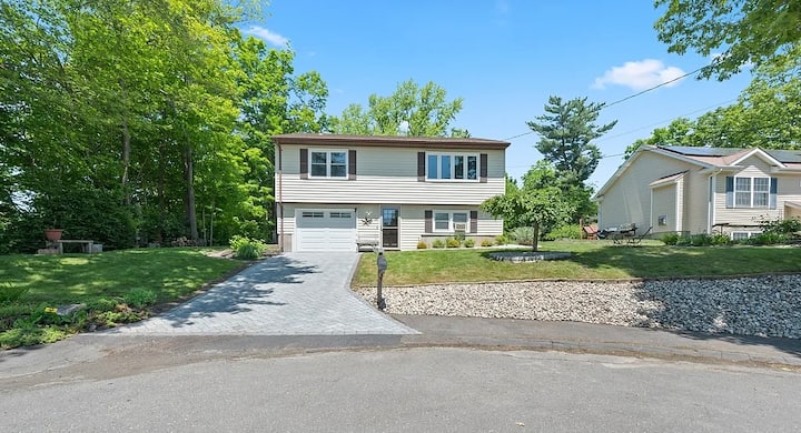 Beautiful House/backyard - Waterbury, CT
