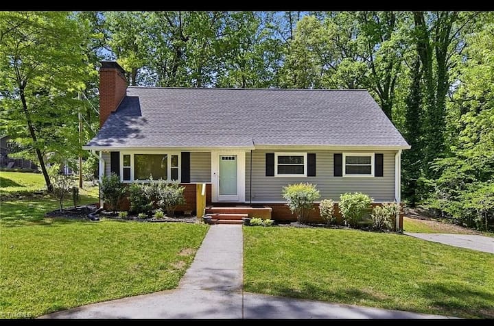 Spacious Family Retreat W/ Finished Basement - High Point, NC
