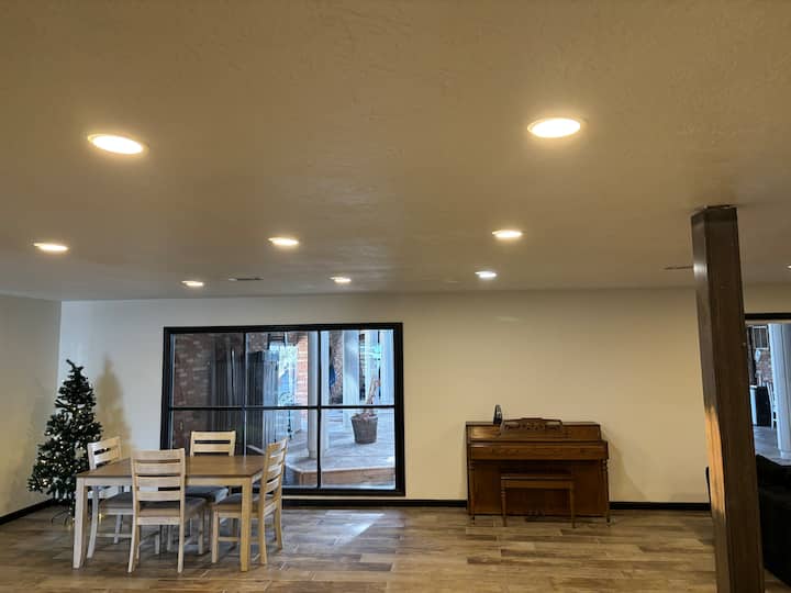 Cozy Remodeled 3 Bedroom 3 Bath House With 5 Beds - Hobbs, NM