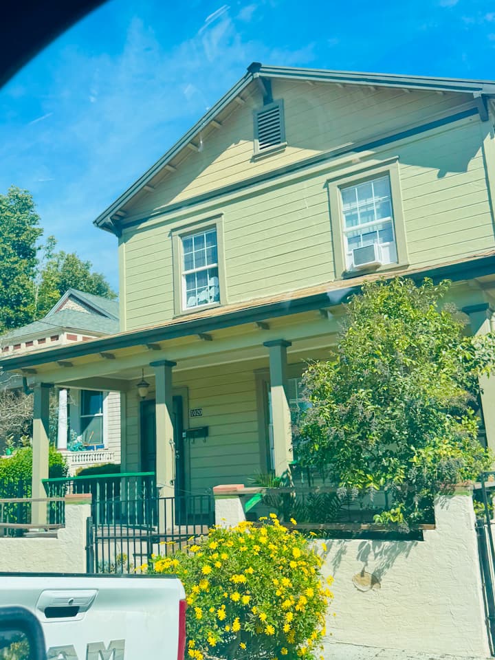Happy Little Corner 1020 - Stockton, CA