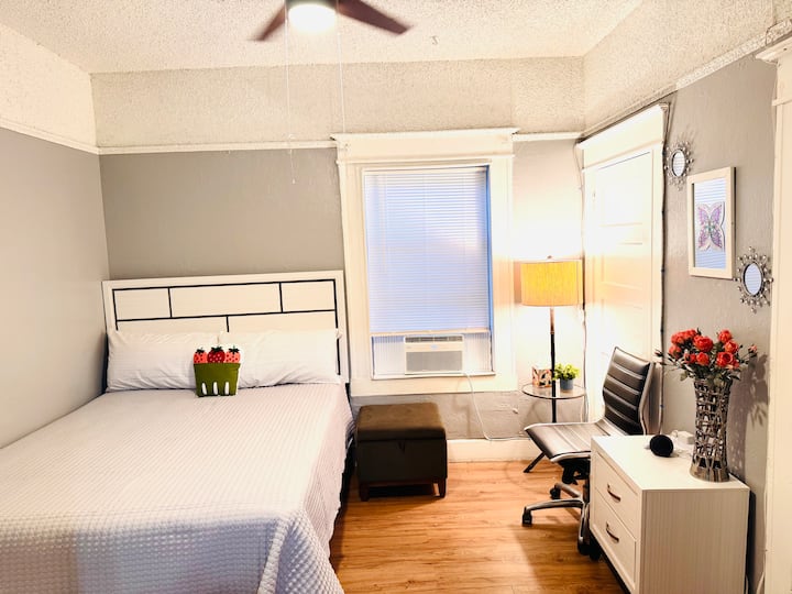Cozy Affordable Spacious Home - Stockton, CA