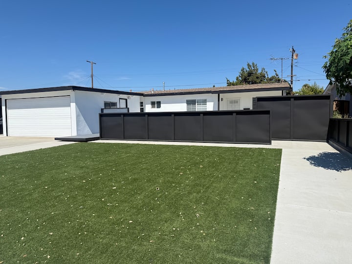 Modern 4b Single Story Near Disney W/ Huge Yard - Cypress, CA