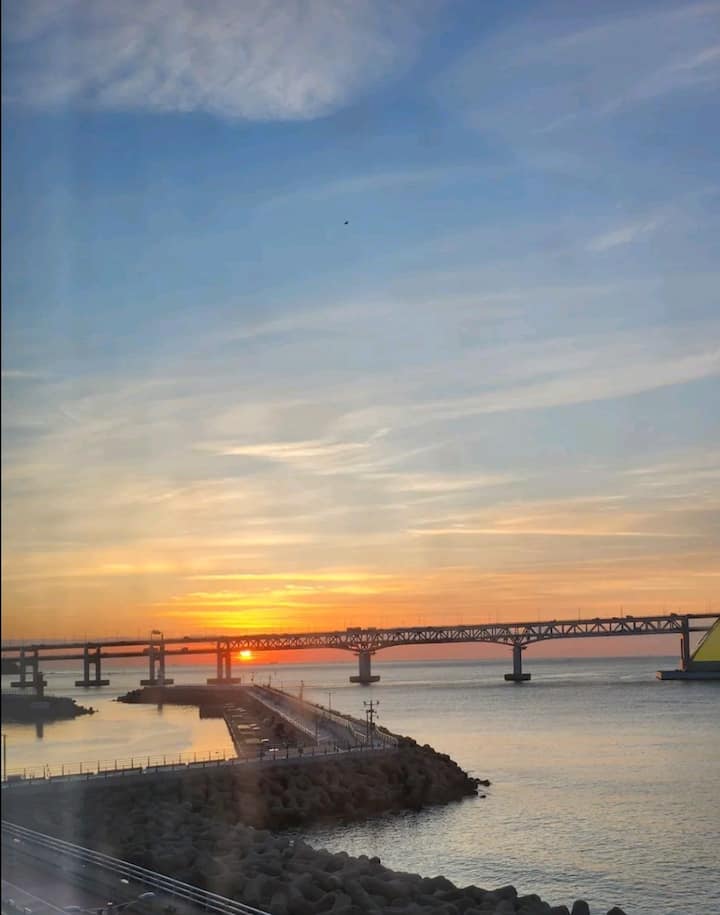 오션브리즈
광안대교정면뷰*체크인시간조정*짐보관*드론쇼*밀락더마켓*침실2*깨끗한침구*최대6명 - Busan