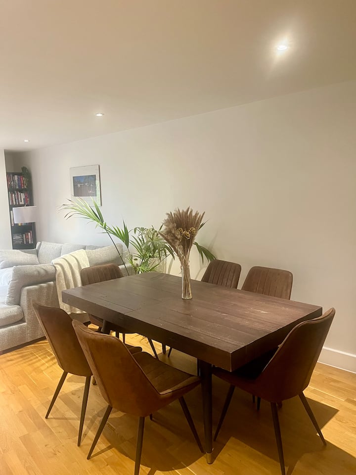 Bright 2 Bed, 2 Bath Flat - Dulwich - London