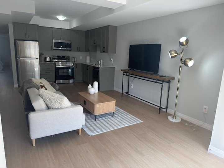Modern Comfort In Kitchener - Kitchener